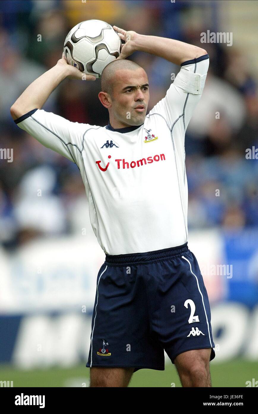 STEPHEN CARR TOTTENHAM HOTSPUR FC WALKERS STADIUM LEICESTER ENGLAND 19 ...