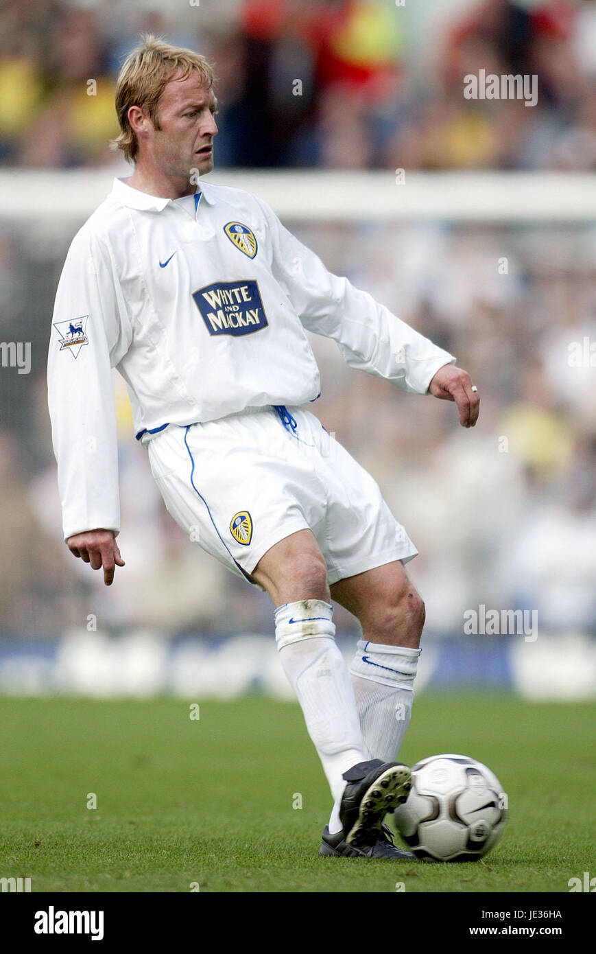 DAVID BATTY LEEDS UNITED FC ELLAND ROAD LEEDS ENGLAND 18 October 2003 ...