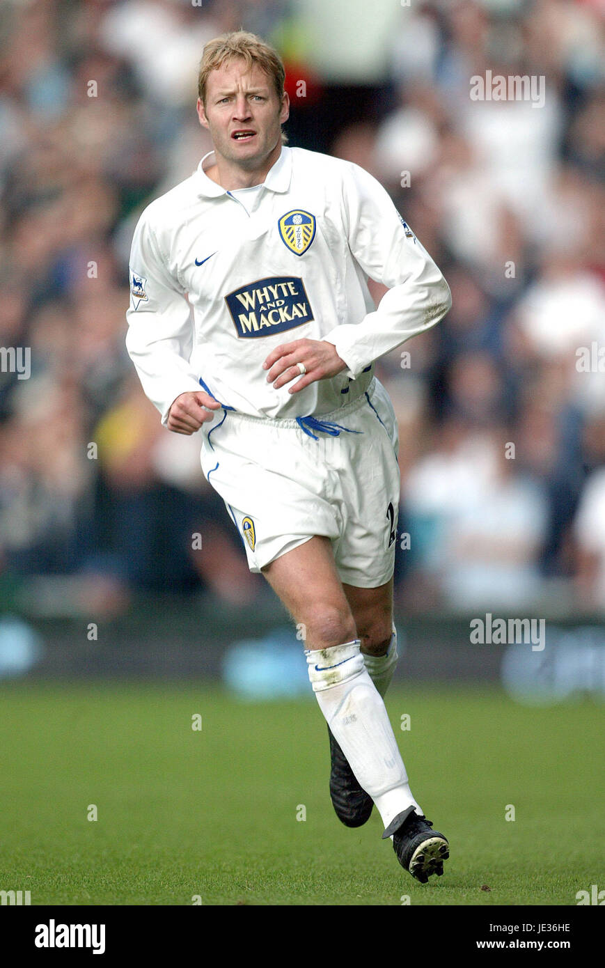 DAVID BATTY LEEDS UNITED FC ELLAND ROAD LEEDS ENGLAND 18 October 2003 ...