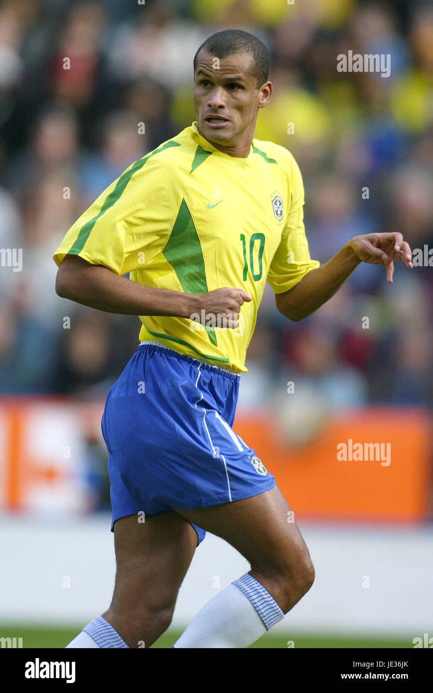 RIVALDO BRAZIL WALKERS STADIUM LEICESTER ENGLAND 12 October 2003 Stock ...