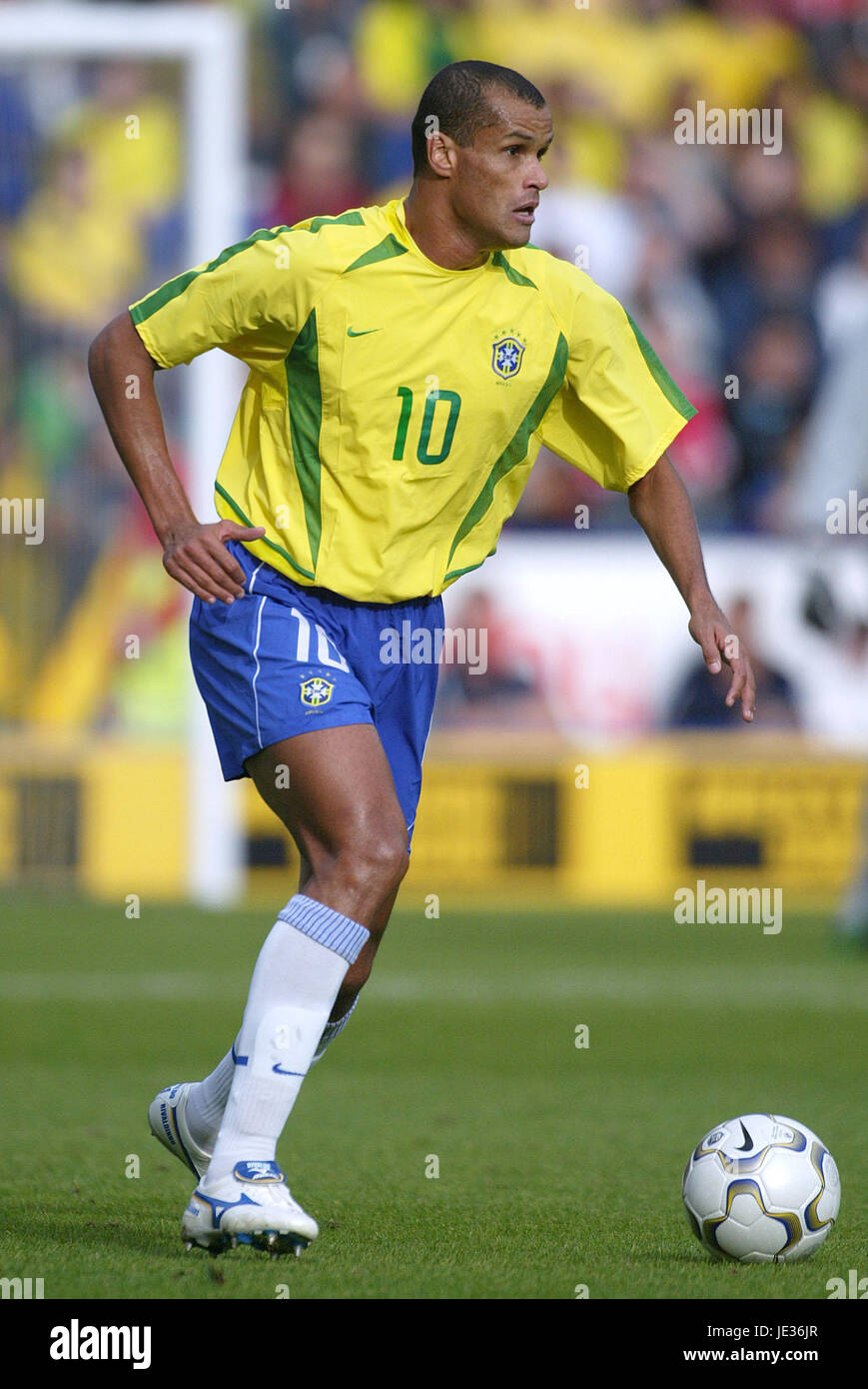 RIVALDO BRAZIL WALKERS STADIUM LEICESTER ENGLAND 12 October 2003 Stock ...