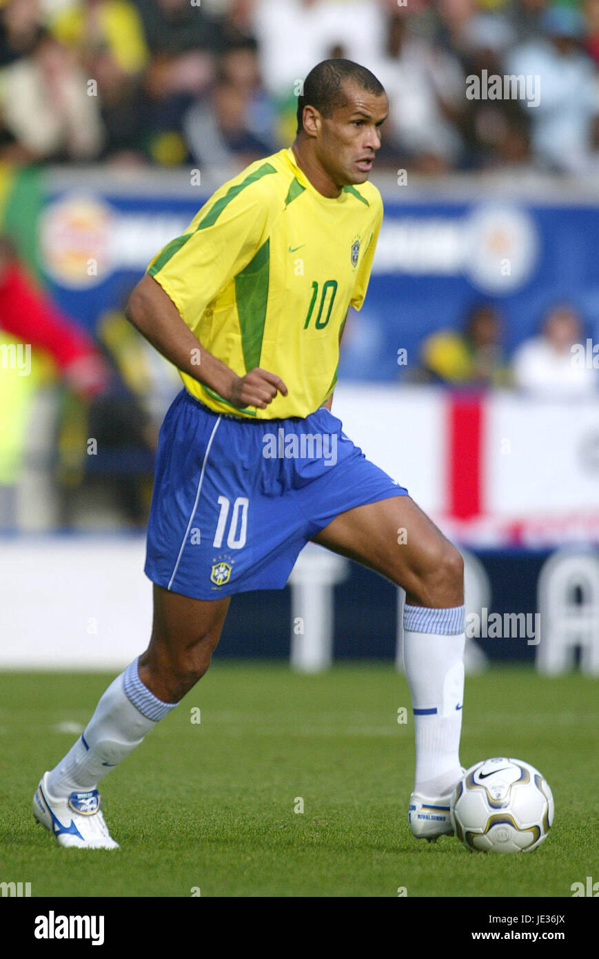 RIVALDO BRAZIL WALKERS STADIUM LEICESTER ENGLAND 12 October 2003 Stock ...