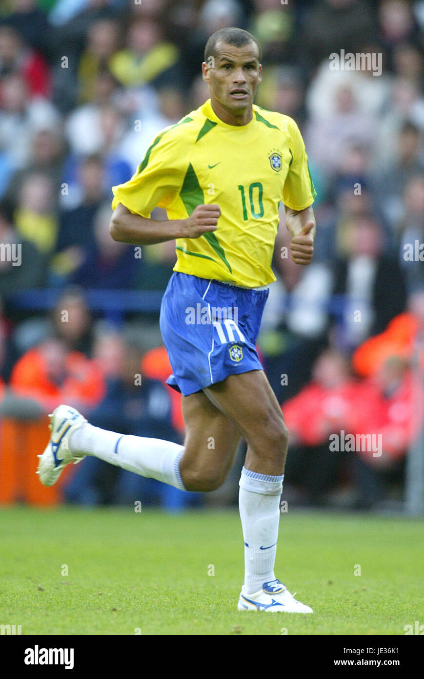 RIVALDO BRAZIL WALKERS STADIUM LEICESTER ENGLAND 12 October 2003 Stock ...