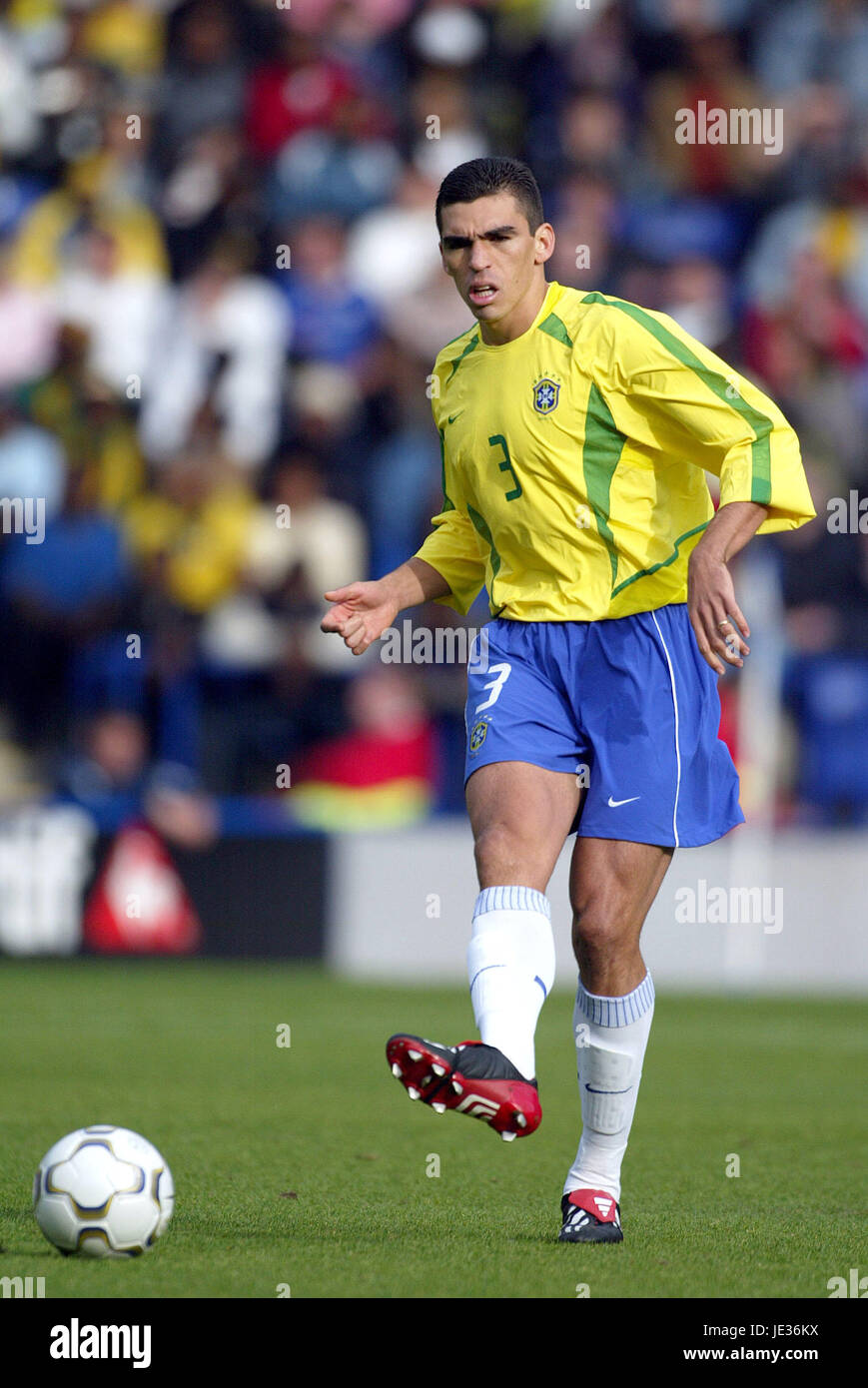 LUCIO BBRAZIL & BAYER 04 LEVERKUSEN WALKERS STADIUM LEICESTER ENGLAND ...