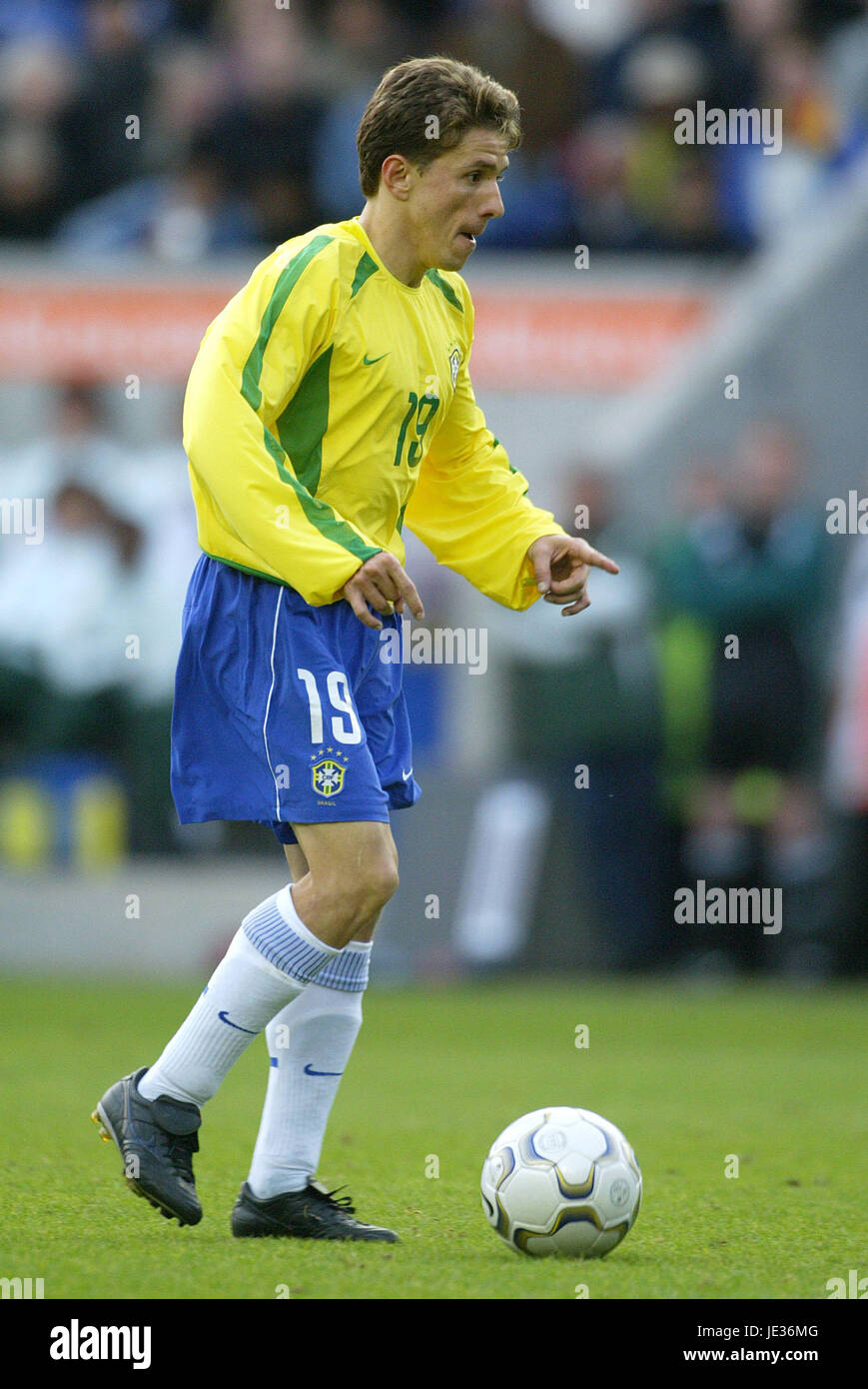 JUNINHO BRAZIL & MIDDLESBROUGH FC WALKERS STADIUM LEICESTER ENGLAND 12 ...