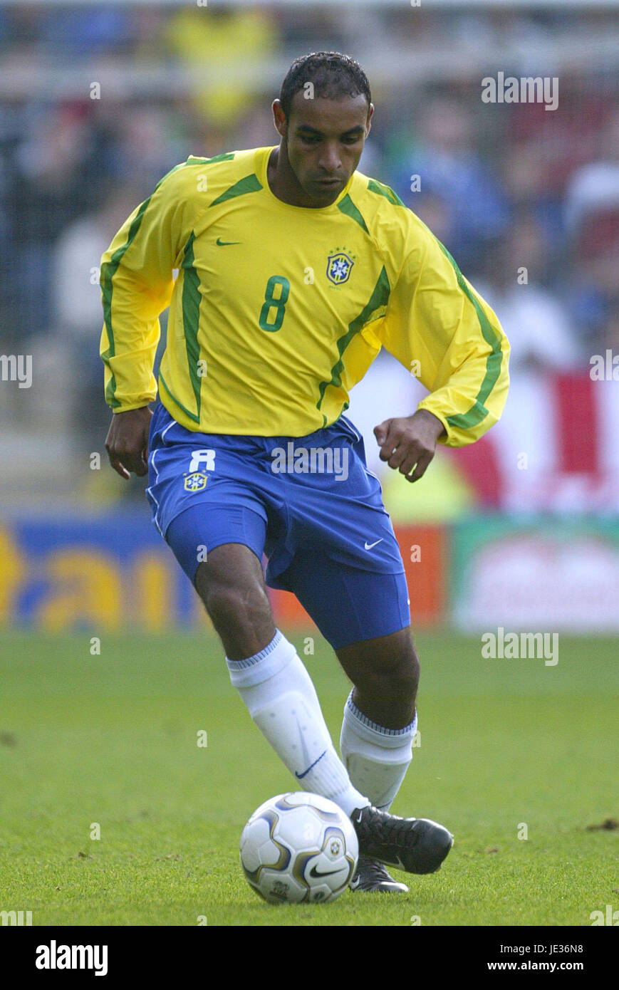 EMERSON BRAZIL & ROMA WALKERS STADIUM LEICESTER ENGLAND 12 October 2003 ...