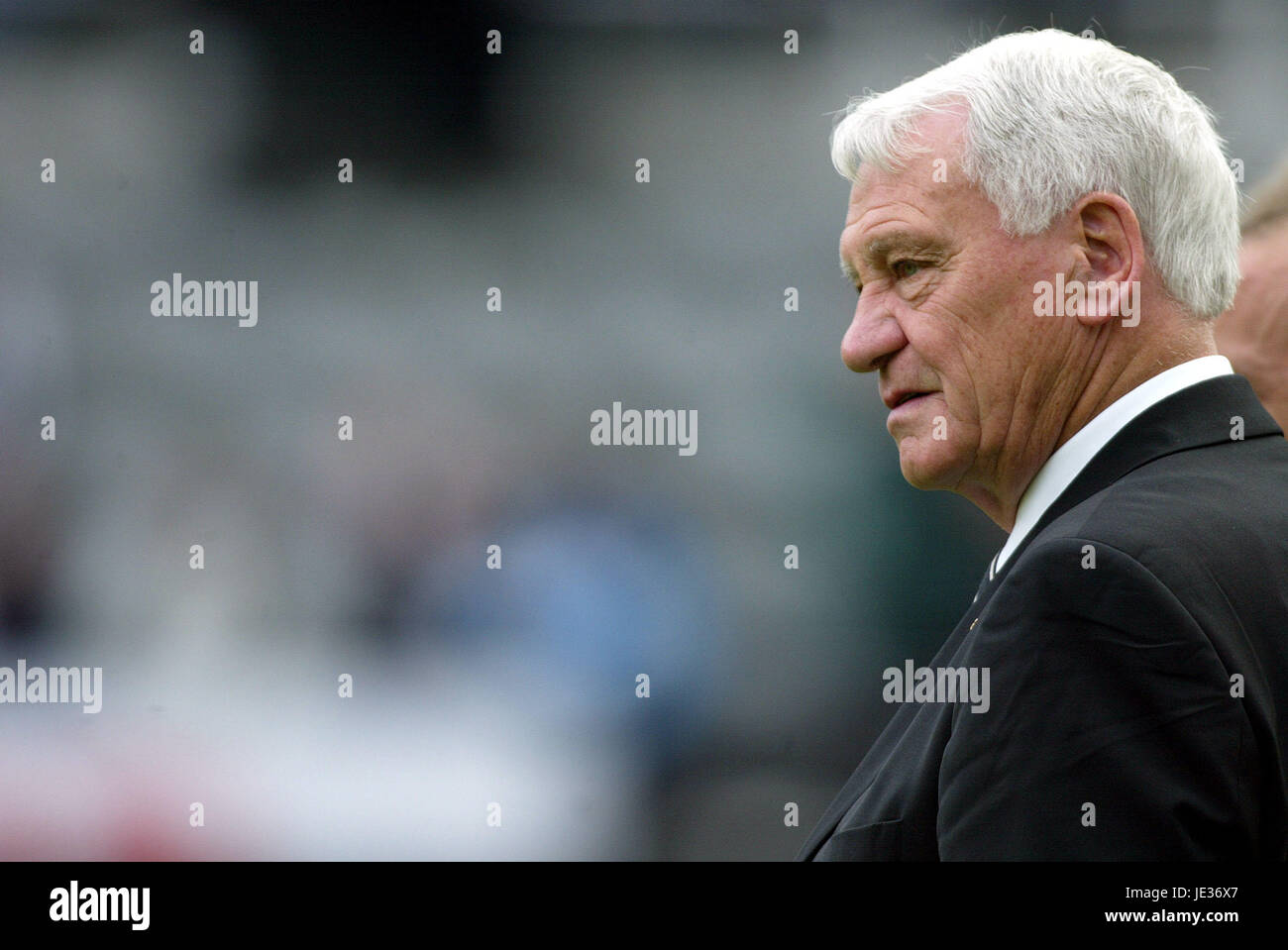 BOBBY ROBSON NEWCASTLE UNITED FC MANAGER ST JAMES PARK NEWCASTLE ...