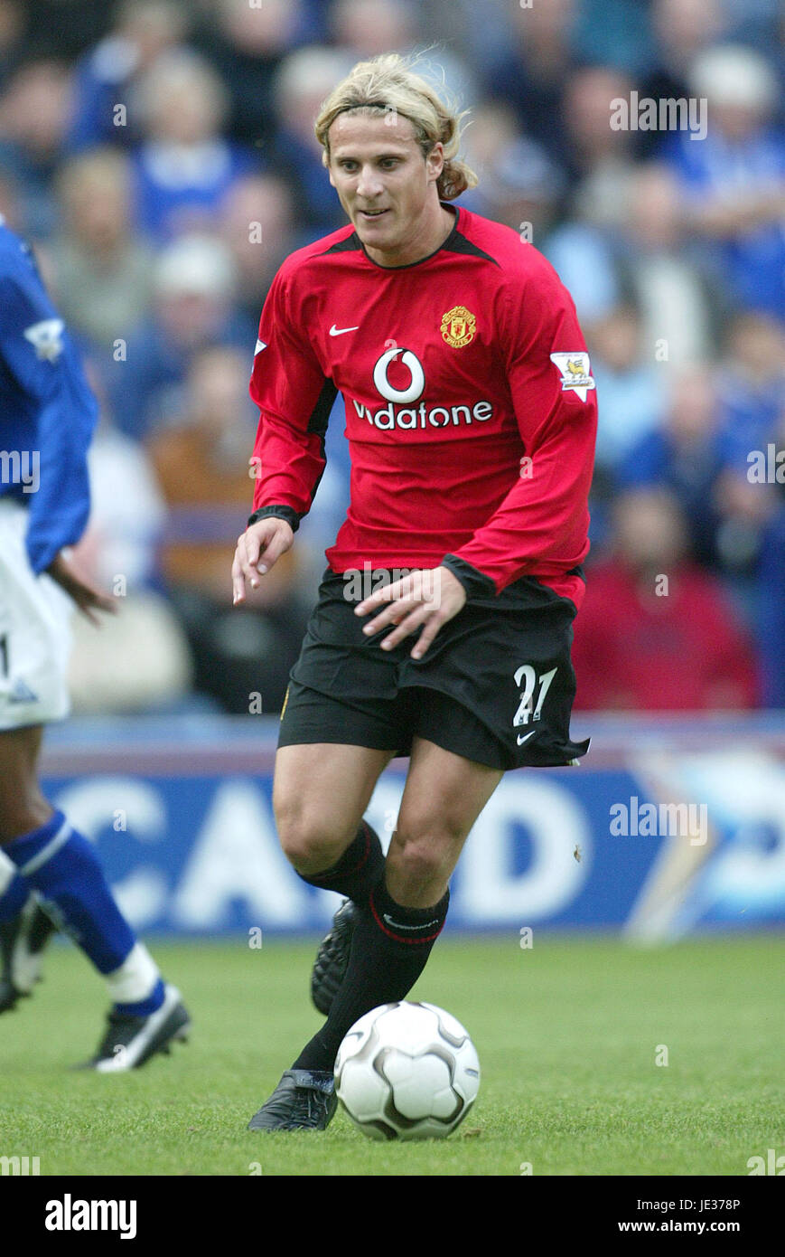 DIEGO FORLAN MANCHESTER UNITED FC WALKERS STADIUM LEICESTER ENGLAND 27 ...