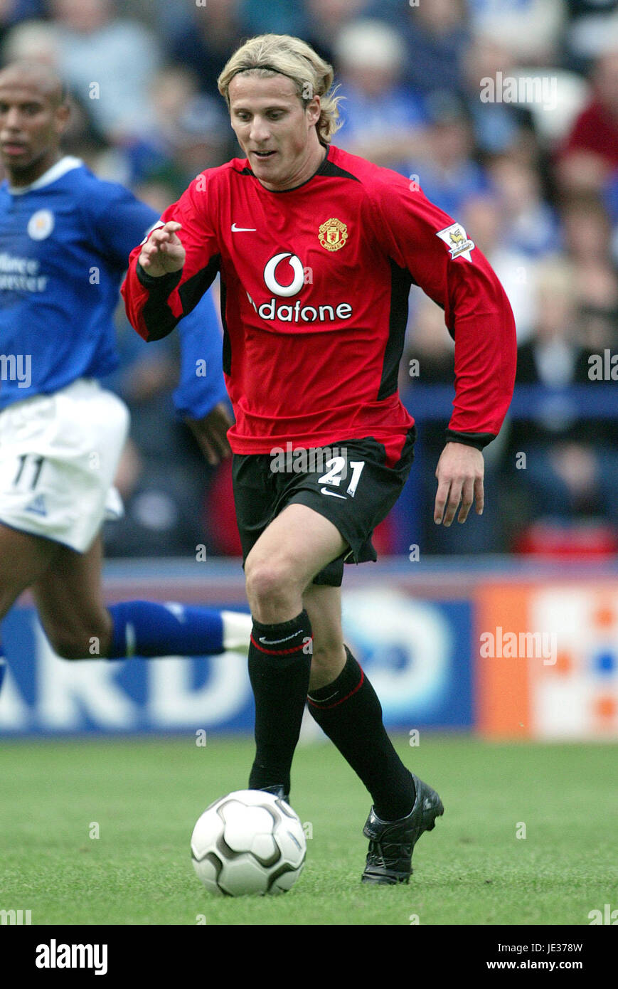 DIEGO FORLAN MANCHESTER UNITED FC WALKERS STADIUM LEICESTER ENGLAND 27 ...