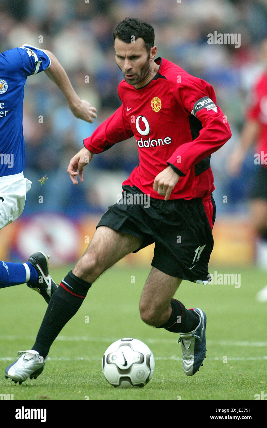 RYAN GIGGS MANCHESTER UNITED FC WALKERS STADIUM LEICESTER ENGLAND 27 September 2003 Stock Photo ...