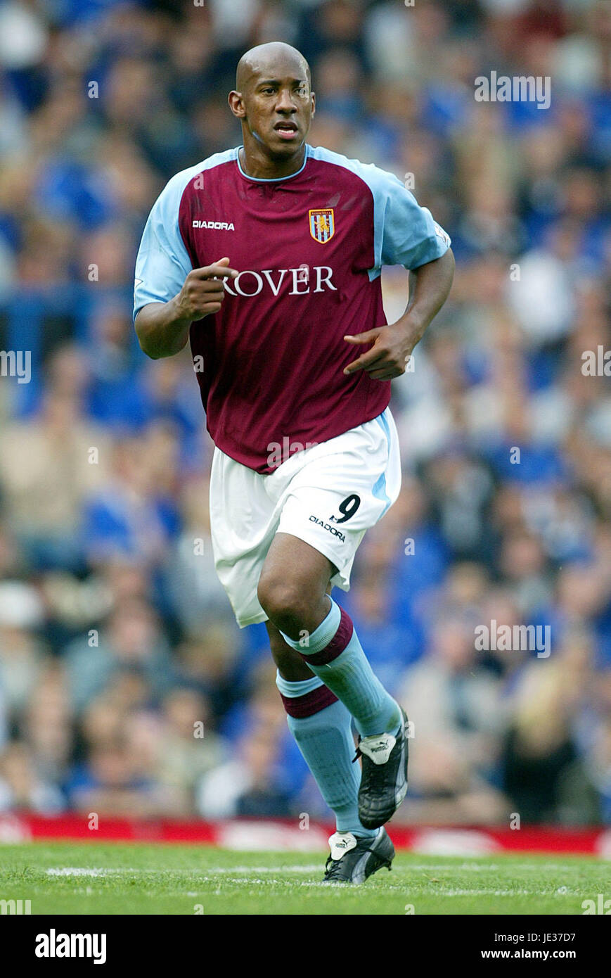 Dion dublin football hi-res stock photography and images - Alamy
