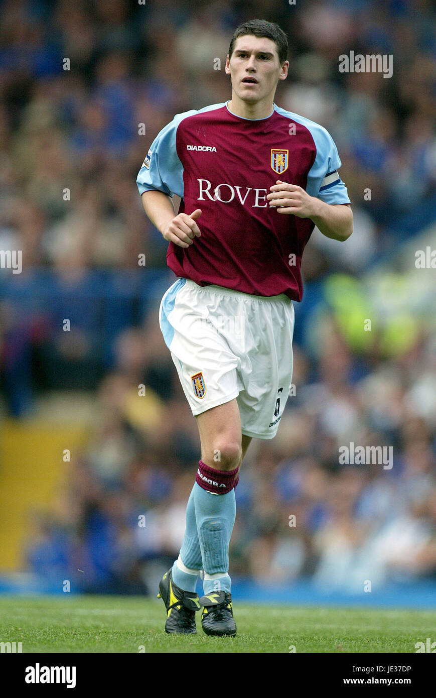 Gareth barry chelsea hi-res stock photography and images - Alamy