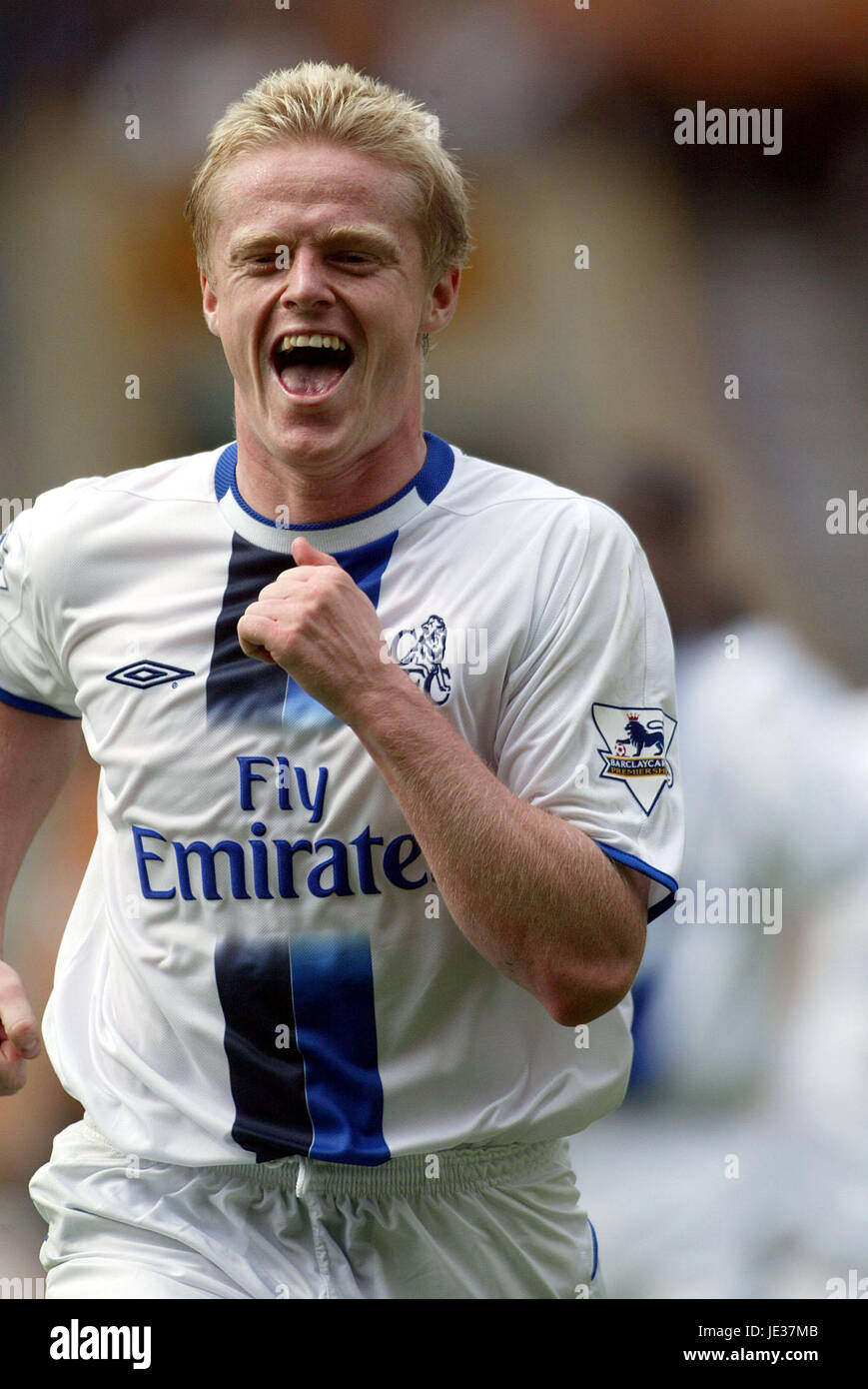 Football celebrating damien duff hi-res stock photography and images ...