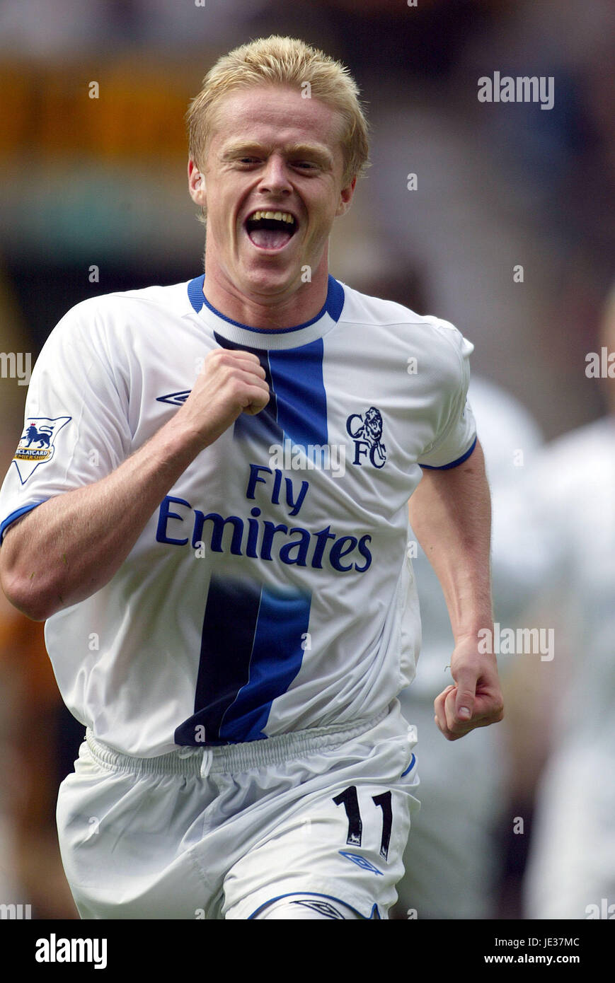 Football celebrating damien duff hi-res stock photography and images ...