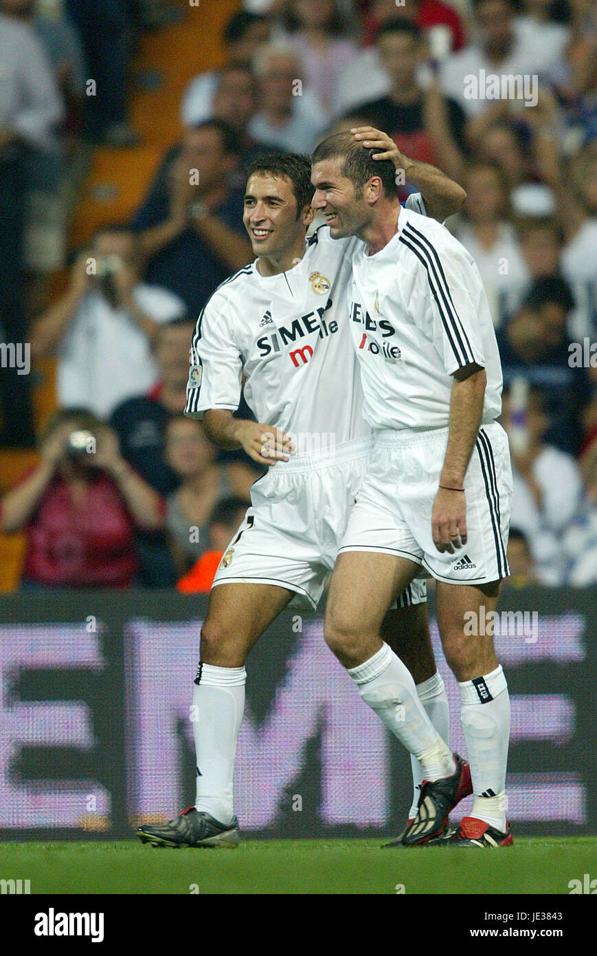Zinedine zidane celebration hi-res stock photography and images - Alamy