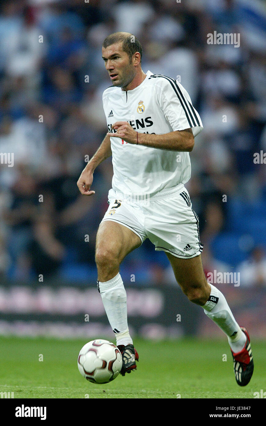 Zinedine Zidane Real Madrid High Resolution Stock Photography and ...