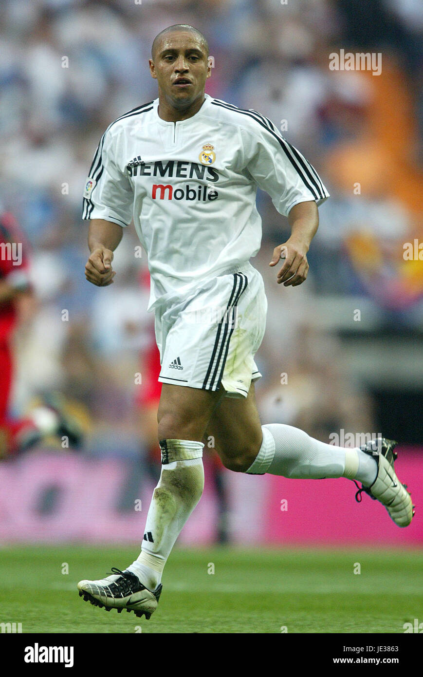 ROBERTO CARLOS REAL MADRID CF SANTIAGO BERNABEU MADRID 13 September ...
