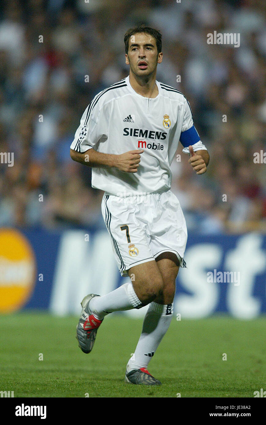 RAUL REAL MADRID CF SANTIAGO BERNABEU MADRID SPAIN 16 September 2003 Stock Photo - Alamy