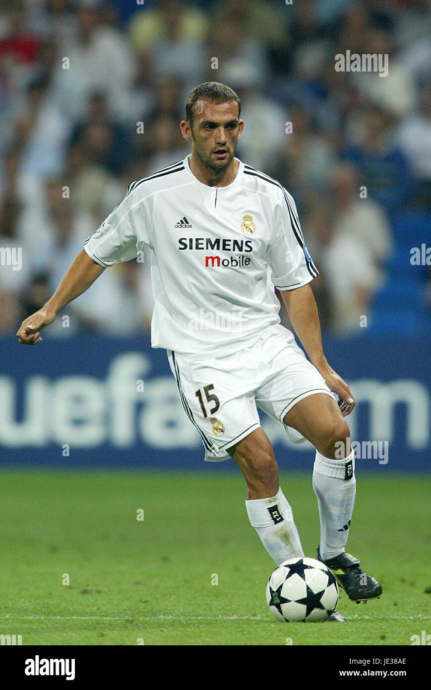 RAUL BRAVO REAL MADRID CF SANTIAGO BERNABEU MADRID SPAIN 16 September 2003 Stock Photo - Alamy