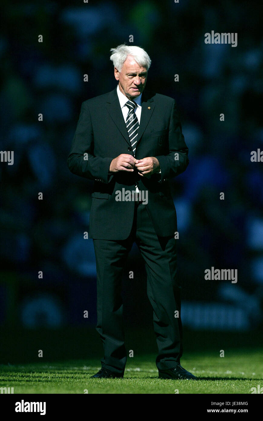 BOBBY ROBSON NEWCASTLE UNITED FC MANAGER GOODISON PARK LIVERPOOL 12 ...