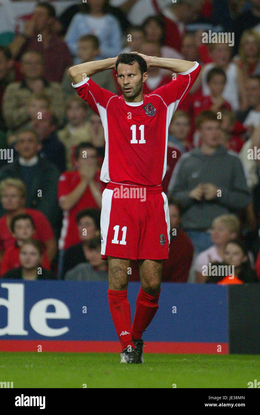 RYAN GIGGS WALES & MANCHESTER UNITED FC MILLENNIUM STADIUM CARDIFF ...