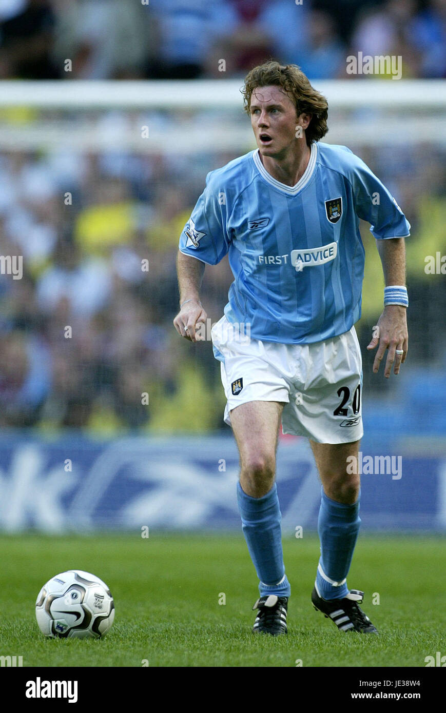 STEVE MCMANAMAN MANCHESTER CITY FC MANCHESTER STADIUM MANCHESTER ...