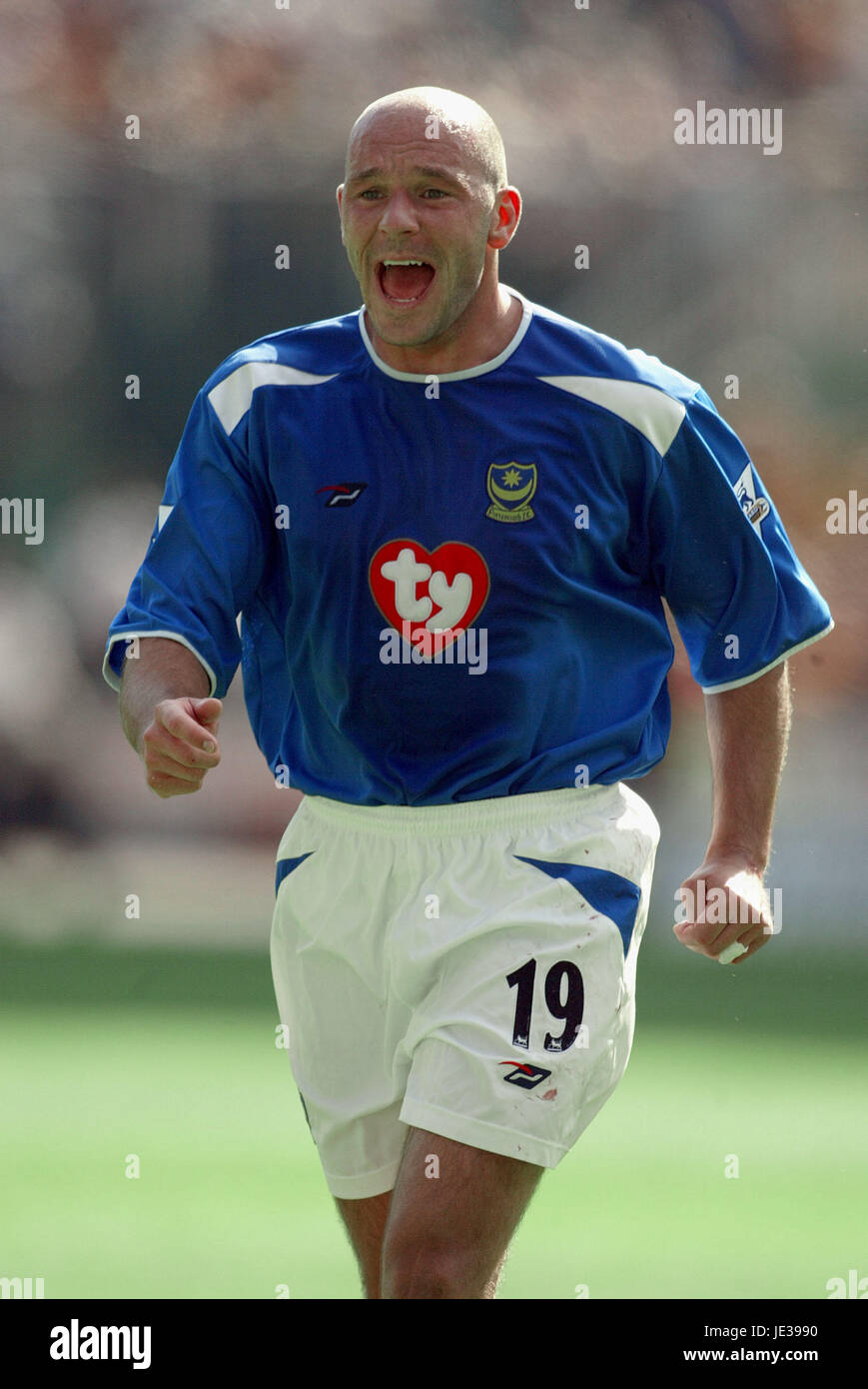STEVE STONE PORTSMOUTH FC MOLINEUX WOLVERHAMPTON ENGLAND 30 August 2003 ...