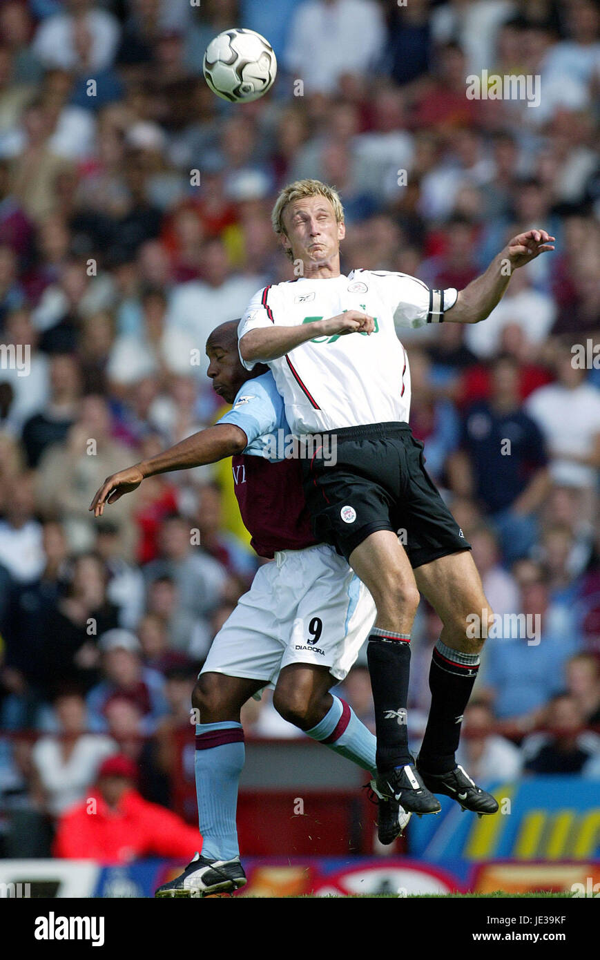 SAMI HYYPIA & DION DUBLIN ASTON VILLA V LIVERPOOL FC VILLA PARK ASTON ...