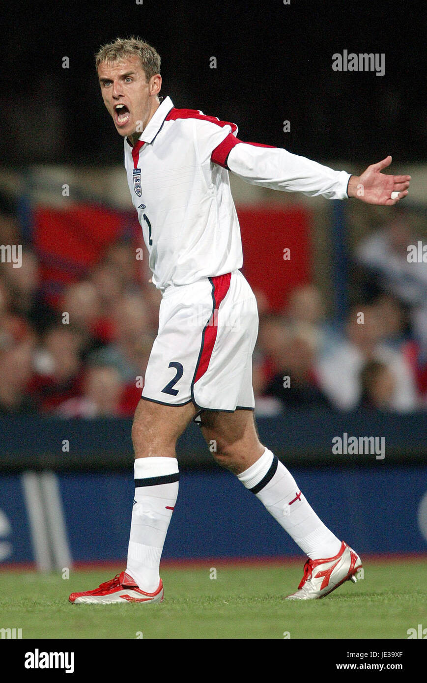 PHILIP NEVILLE ENGLAND & MANCHESTER UNITED FC PORTMAN ROAD IPSWICH 20 ...