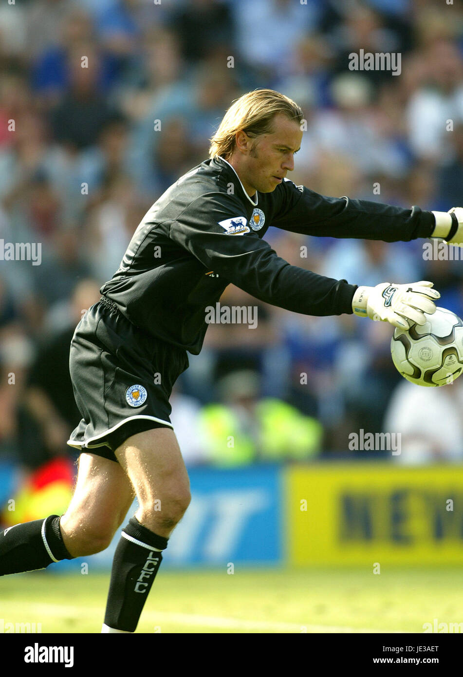 Ian walker football hi-res stock photography and images - Alamy