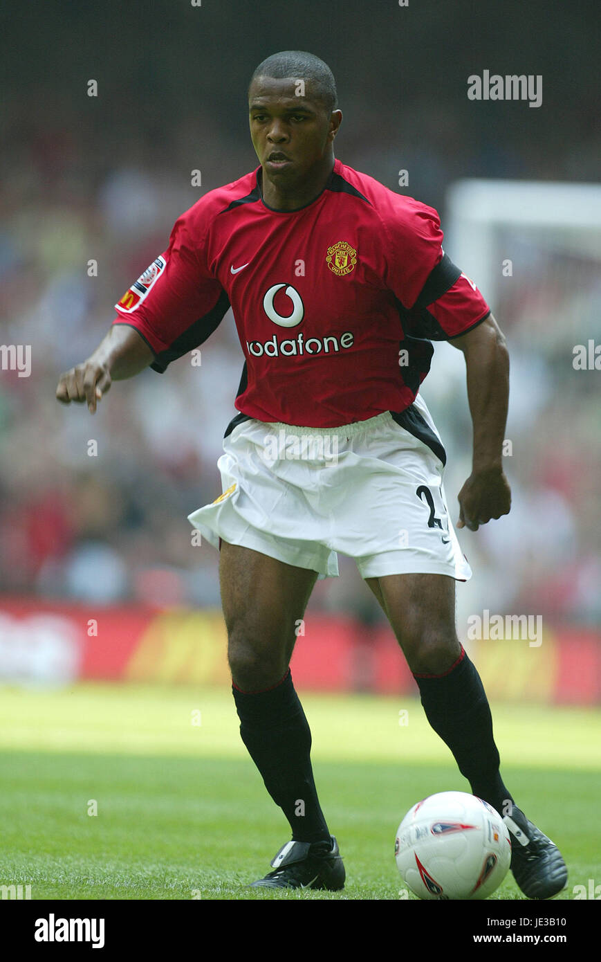QUINTON FORTUNE MANCHESTER UNITED FC MILLENIUM STADIUM CARDIFF WALES 10 ...