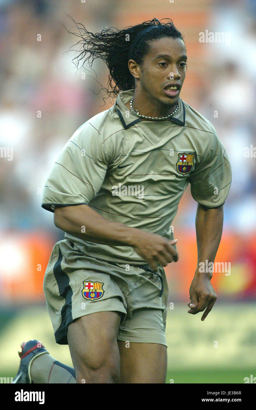 RONALDINHO FC BARCELONA WALKERS STADIUM LEICESTER ENGLAND 08 August ...