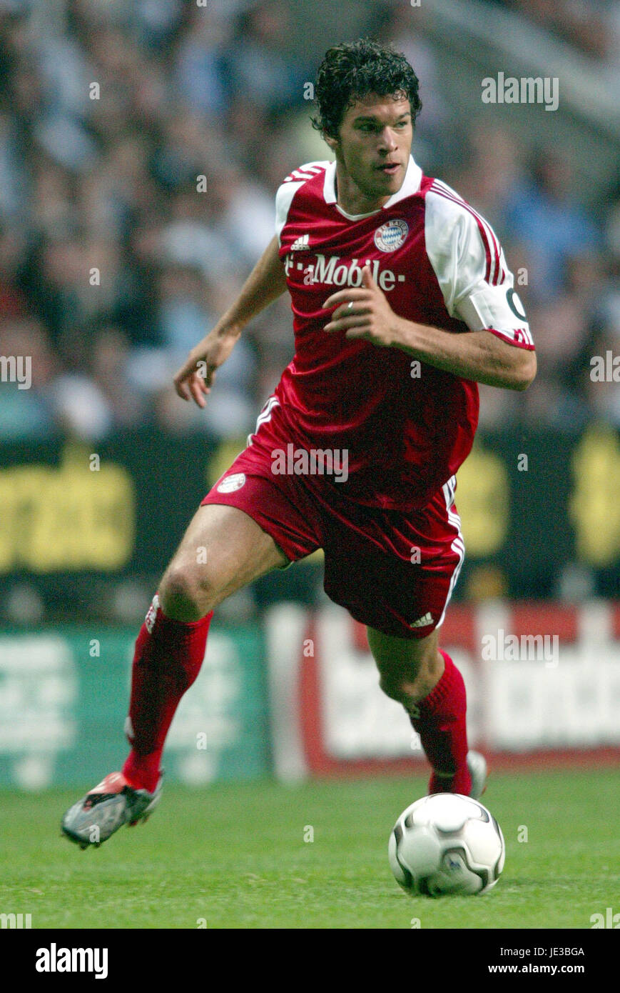 MICHAEL BALLACK BAYERN MUNICH FC ST JAMES PARK NEWCASTLE ENGLAND 05 ...