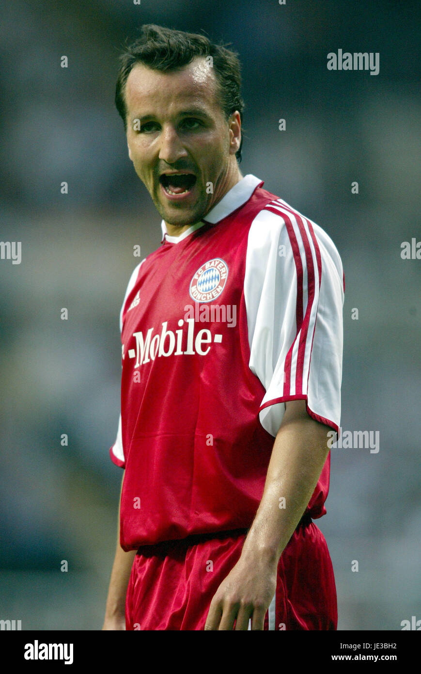 JENS JEREMIES BAYERN MUNICH FC ST JAMES PARK NEWCASTLE ENGLAND 05 ...