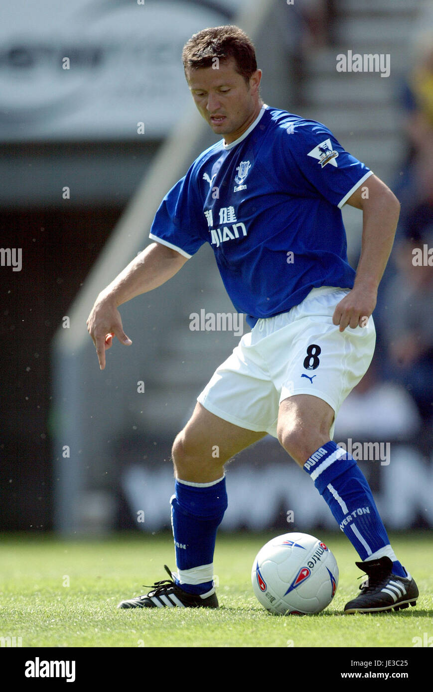 Tomasz radzinski everton hi-res stock photography and images - Alamy
