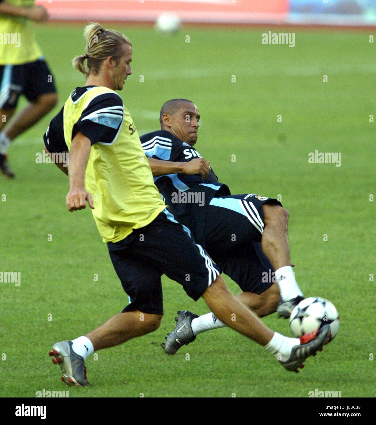 DAVID BECKHAM & ROBERTO CARLOS REAL MADRID CF BEIJING CHINA 01 August ...