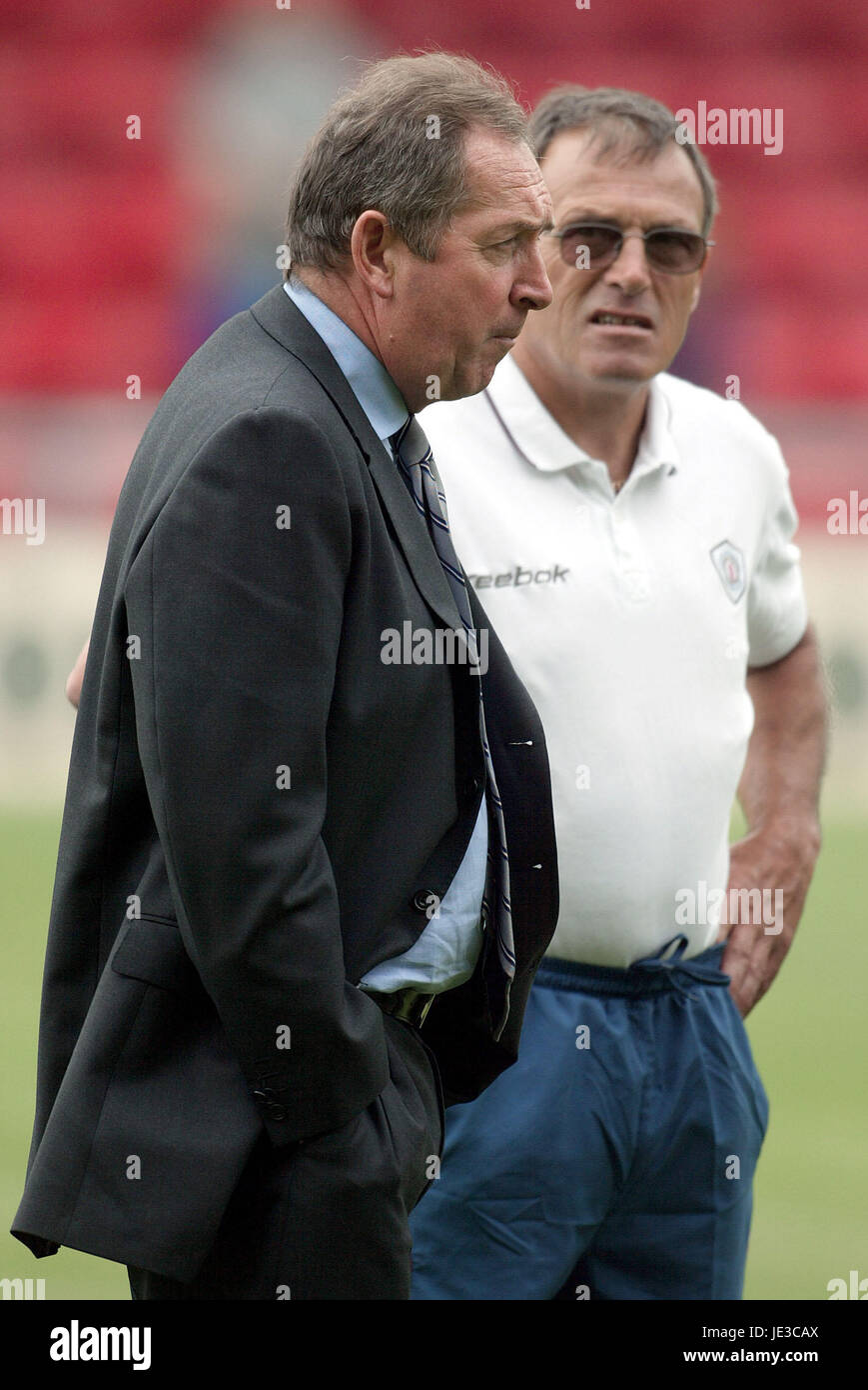 GERARD HOULLIER & DARIO GRADI LIVERPOOL & CREWE MANAGERS CREWE ENGLAND ...