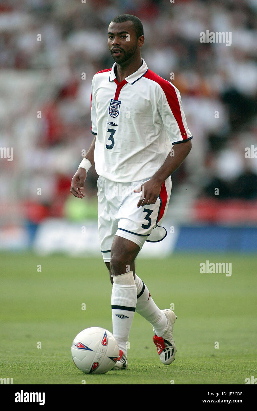 ASHLEY COLE ENGLAND & ARSENAL FC RIVERSIDE STADIUM MIDDLESBROUGH ...