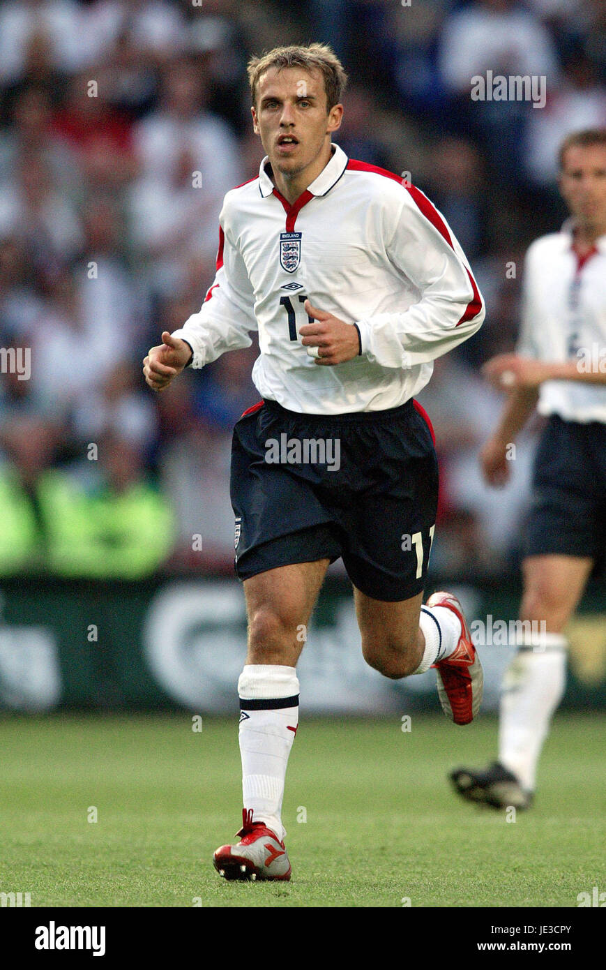 PHILIP NEVILLE ENGLAND & MANCHESTER UNITED FC WALKERS STADIUM LEICESTER ...