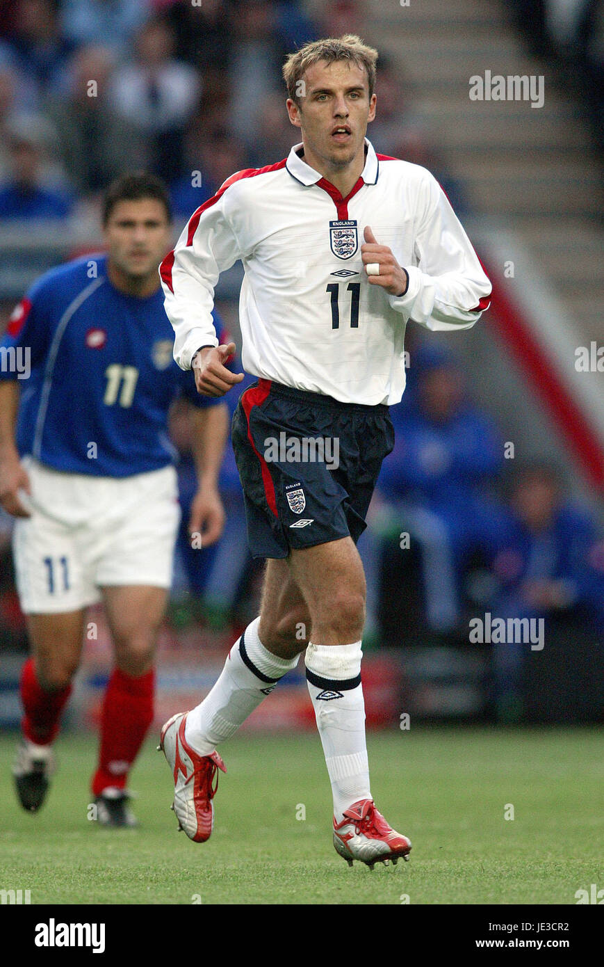 PHILIP NEVILLE ENGLAND & MANCHESTER UNITED FC WALKERS STADIUM LEICESTER ...