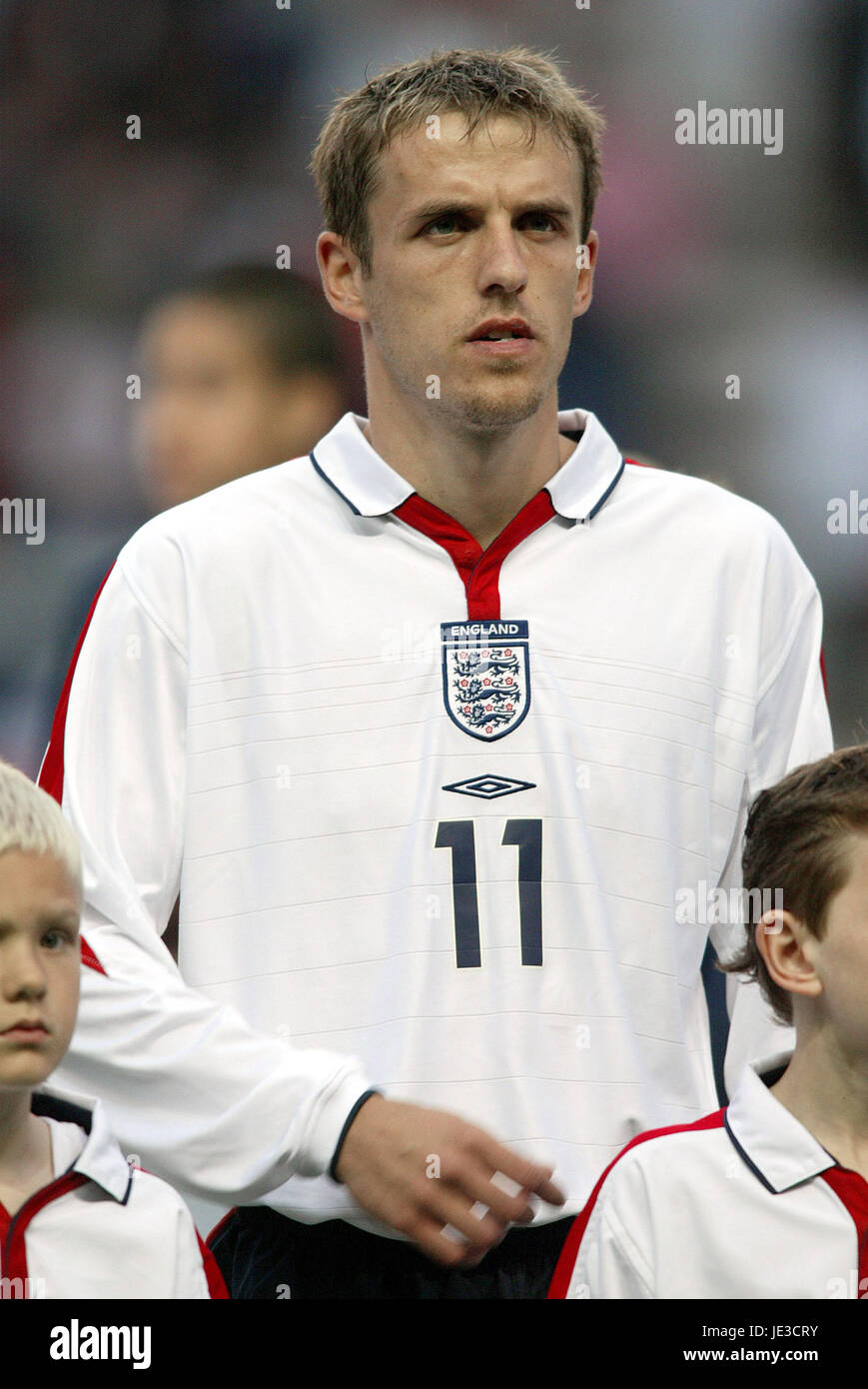 PHILIP NEVILLE ENGLAND & MANCHESTER UNITED FC WALKERS STADIUM LEICESTER ...