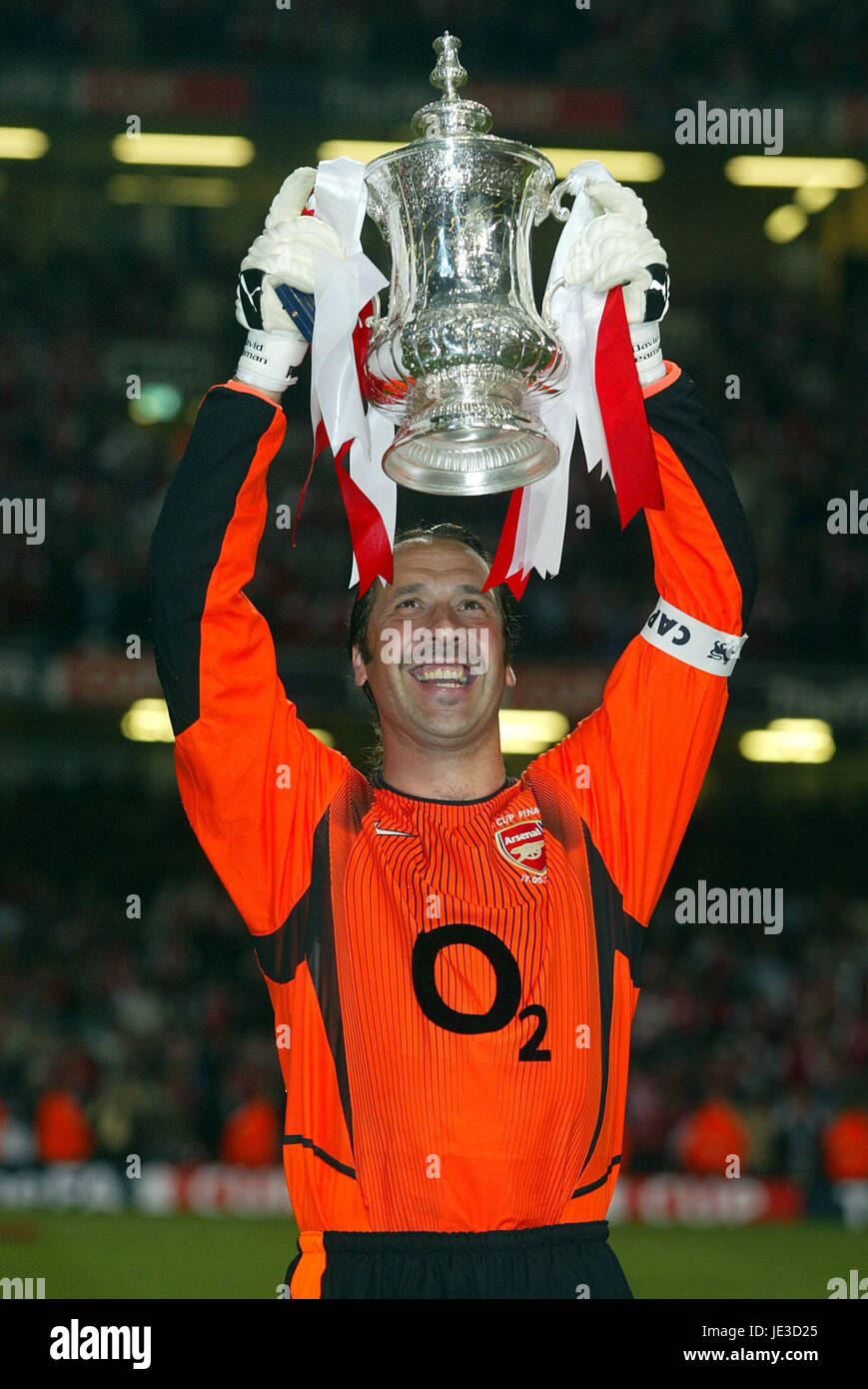 DAVID SEAMAN & FA CUP ARSENAL FC THE MILLENNIUM STADIUM CARDIFF WALES ...