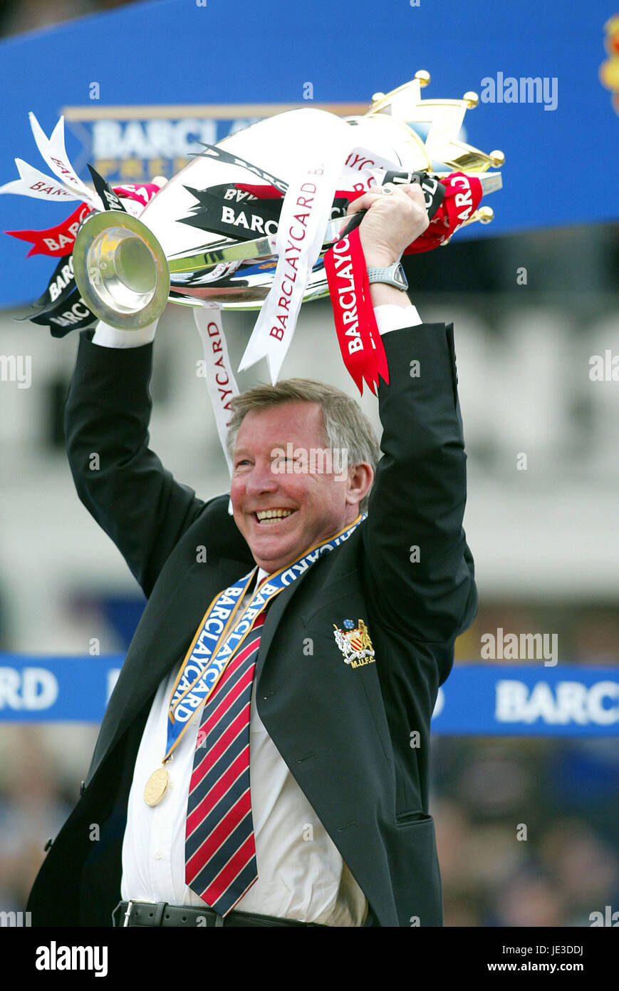 Alex ferguson manchester united trophy hi-res stock photography and ...