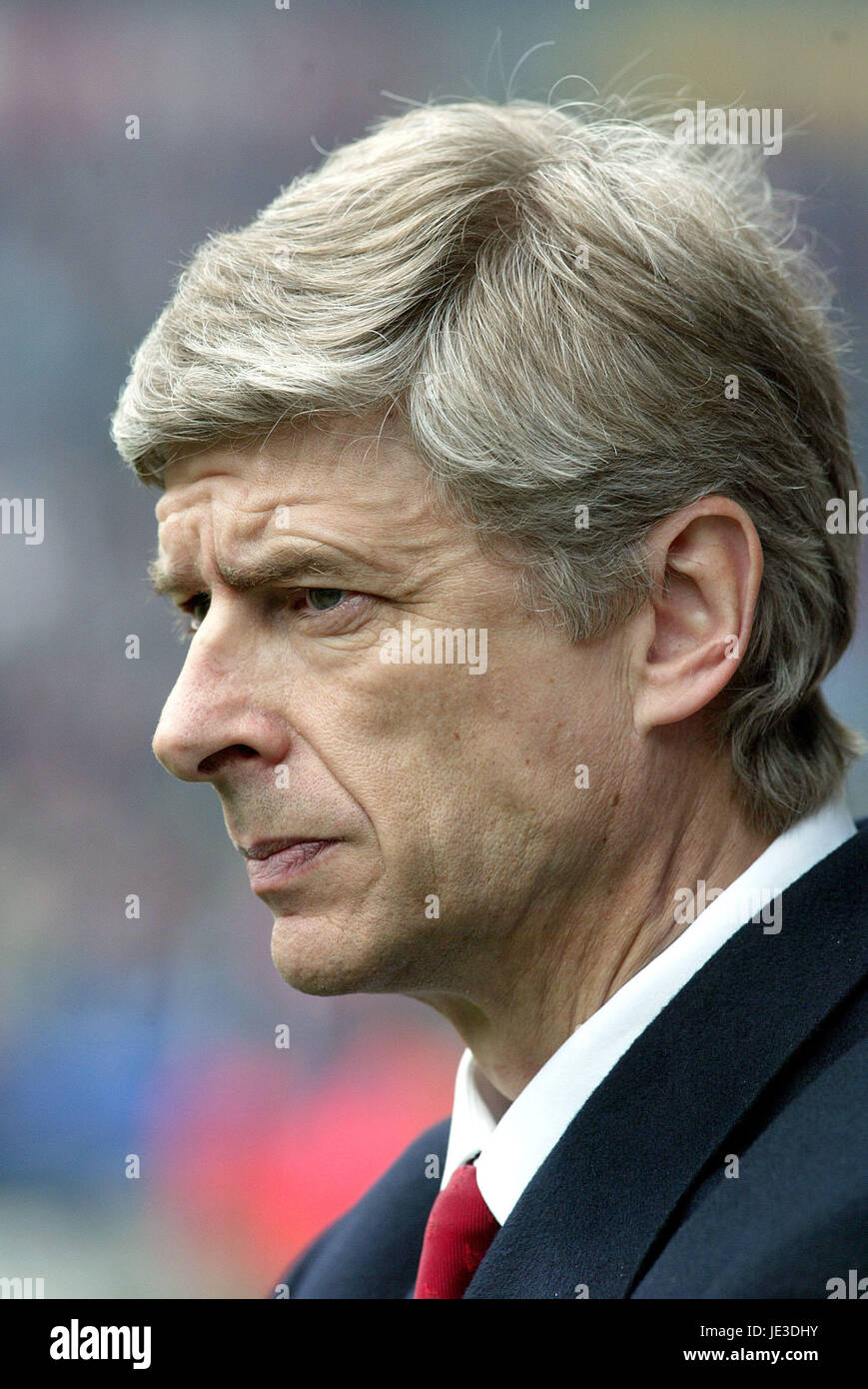 Arsene wenger arsenal 2003 hi-res stock photography and images - Alamy