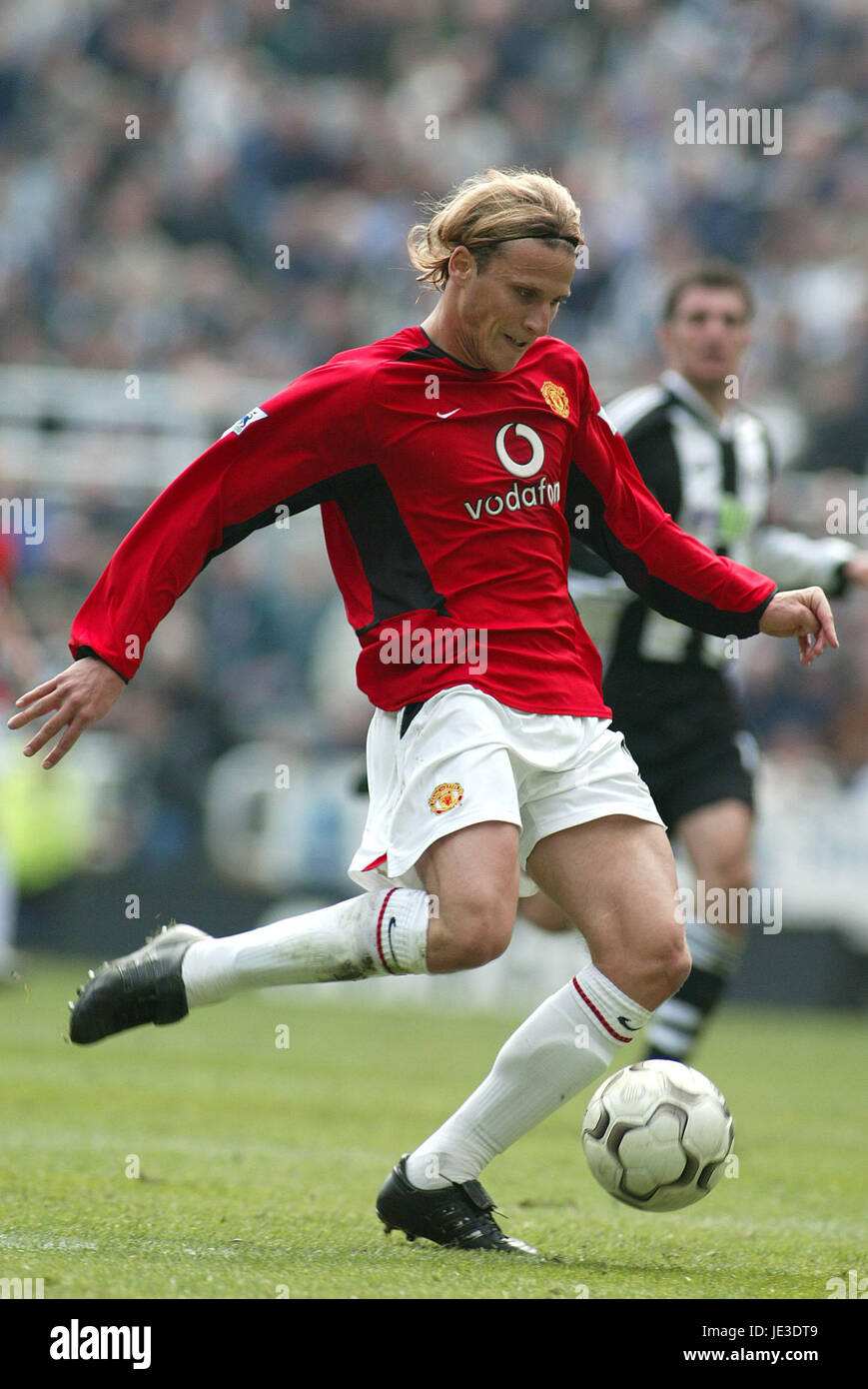 DIEGO FORLAN MANCHESTER UNITED FC ST JAMES PARK NEWCASTLE 12 April 2003 ...