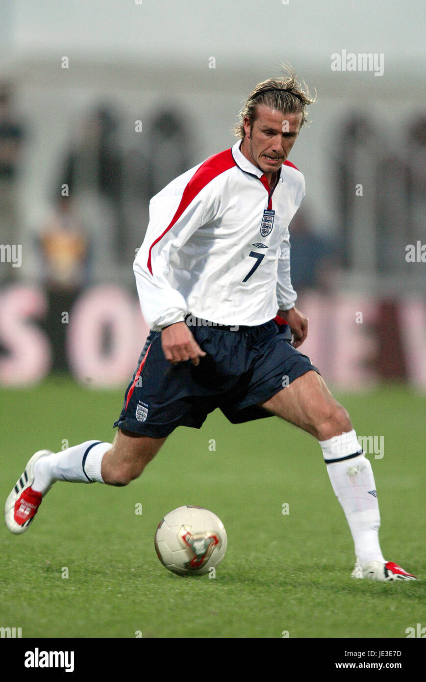 DAVID BECKHAM ENGLAND & MANCHESTER UNITED FC RHEINPARK STADIUM VADUZ ...