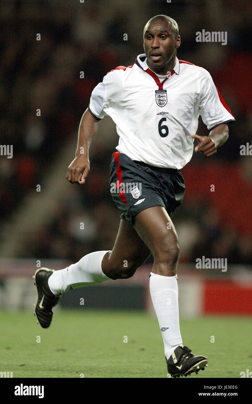 Sol campbell england hi-res stock photography and images - Alamy