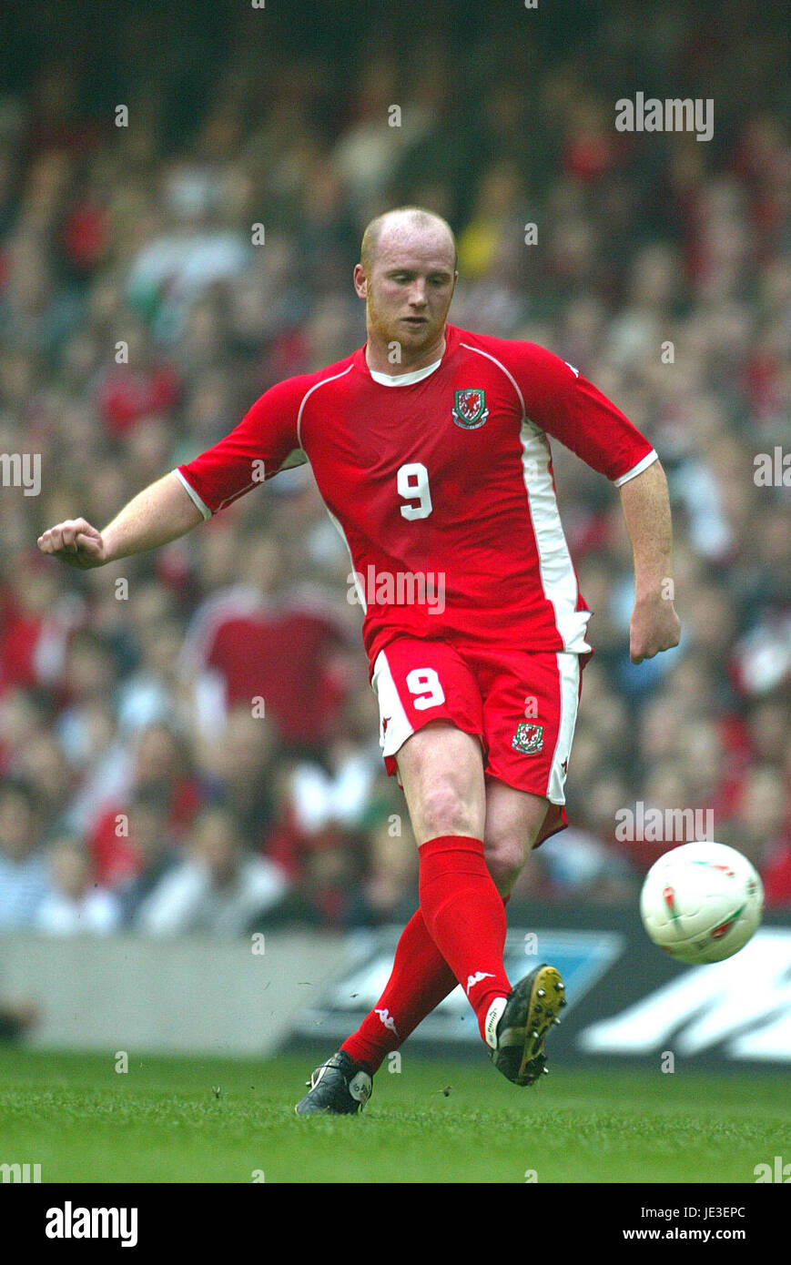 JOHN HARTSON WALES & GLASGOW CELTIC FC MILLENNIUM STADIUM CARDIFF WALES ...