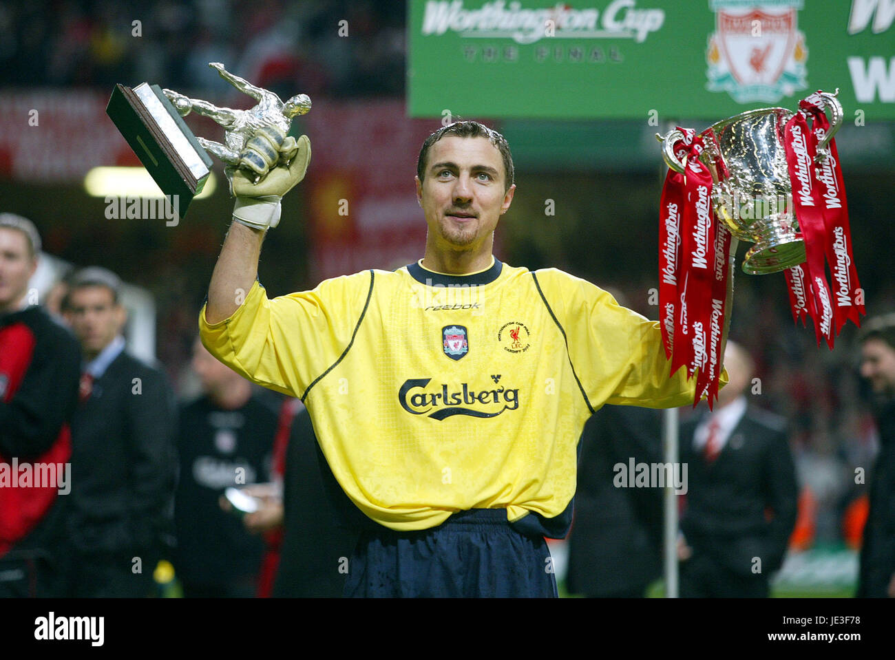Liverpool cup final cardiff 2003 hi-res stock photography and images ...