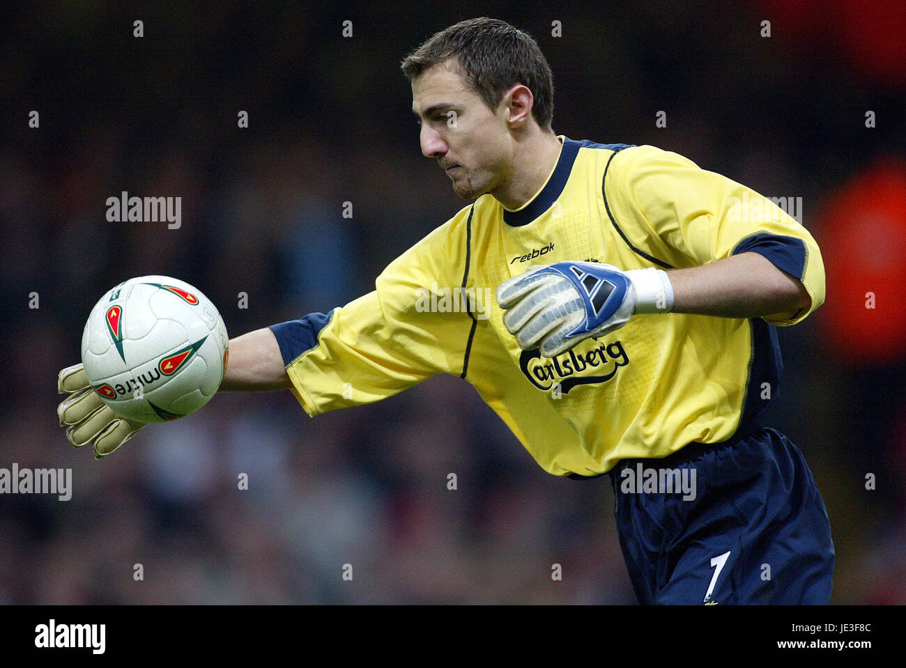 Jerzy dudek final hi-res stock photography and images - Alamy